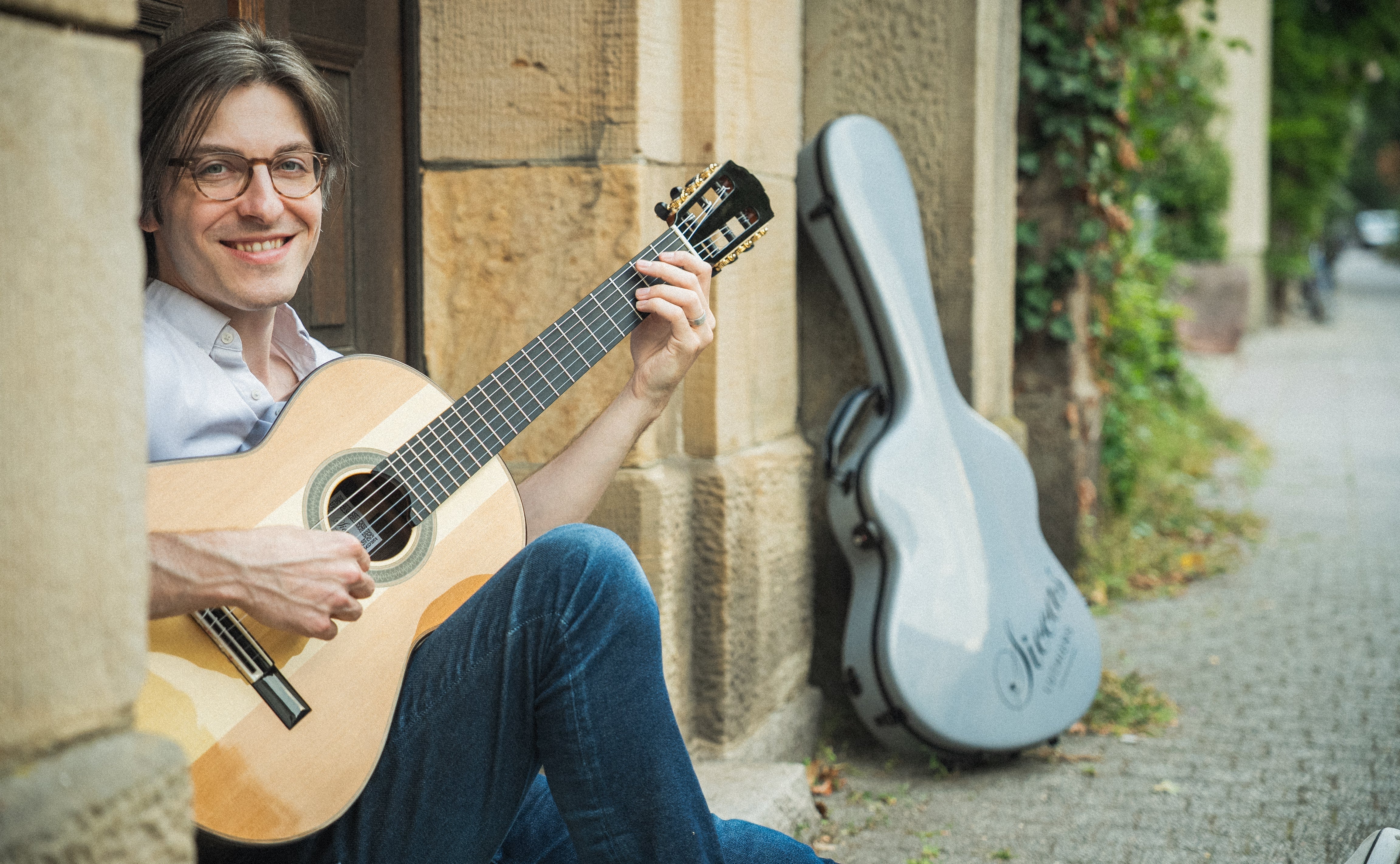 Brandon Acker: “Songs of the Renaissance” – Siccas Guitars