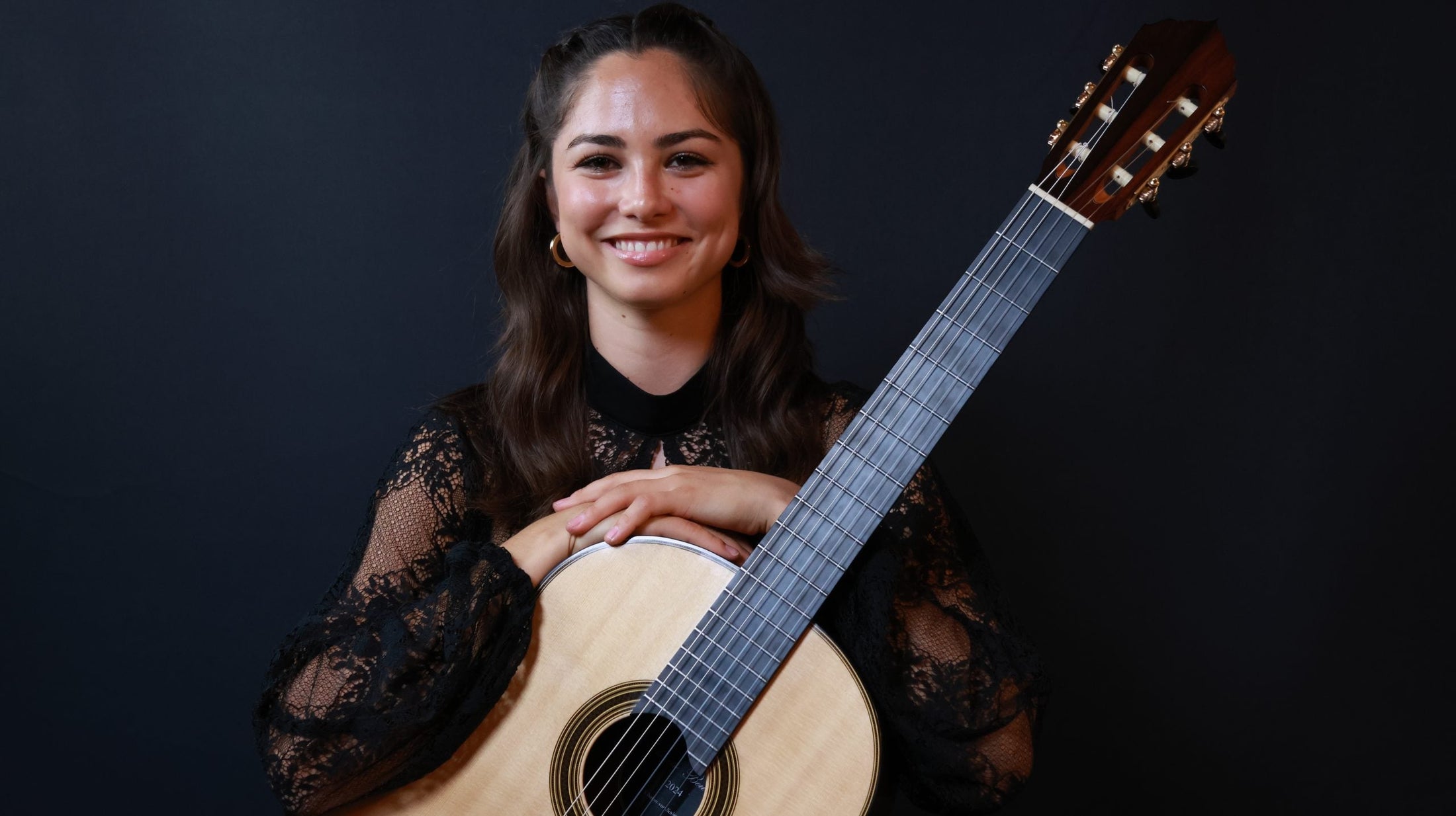 Laurel Harned - A Young Guitar Virtuoso at Siccas Guitars