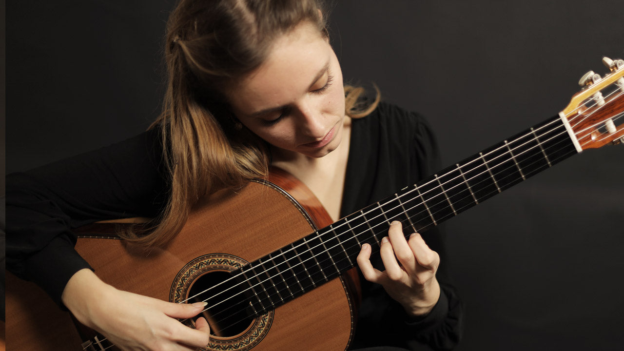 Violaine Sananes – Siccas Guitars