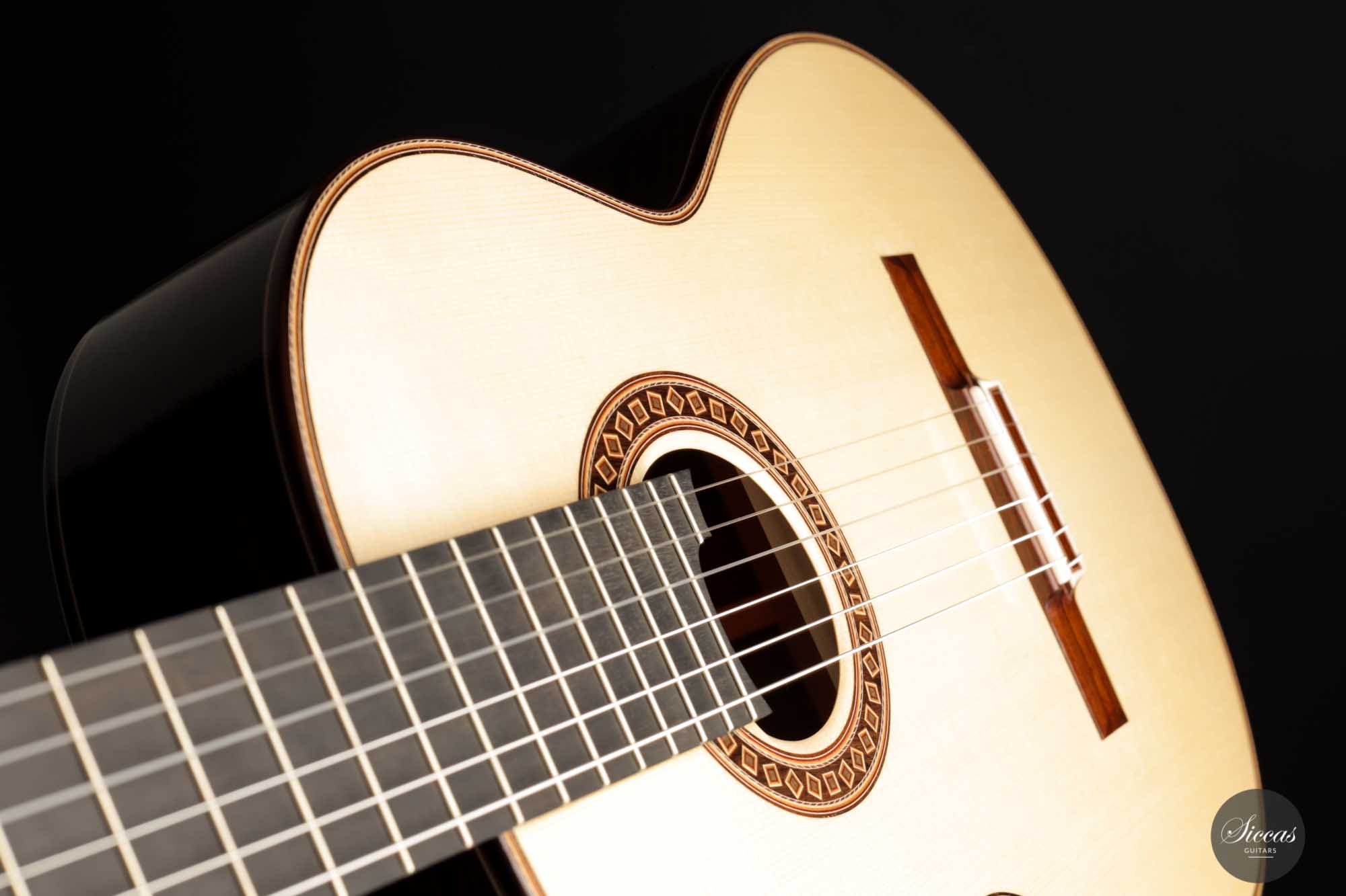 Friederike Linscheid – Siccas Guitars